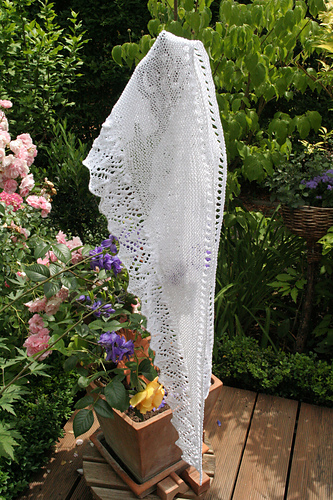 Ravelry: Bacchus Shawl pattern by Roxanne Yeun