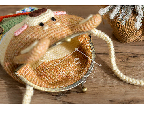 Ravelry: Cute Pet Kiss Lock Bag pattern by Susan's family