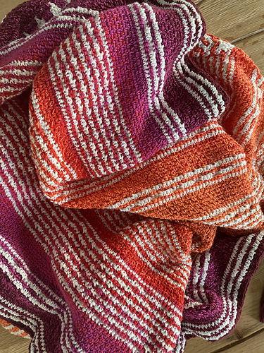 Ravelry: Kiki Shawl pattern by Susanne Anacker