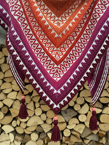 Ravelry: Kiki Shawl pattern by Susanne Anacker