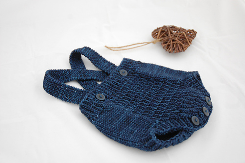 Ravelry: Nyfødt romper med knepping pattern by tiddelibom