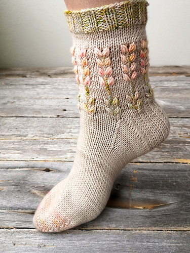 Ravelry: Lupiinit Socks pattern by Suvi | Wallebeck Wool
