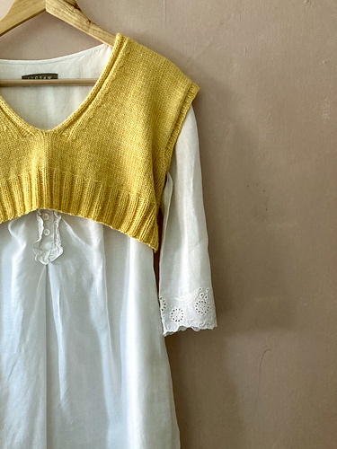 Ravelry: The Gatsby Tank pattern by Suzy Rai