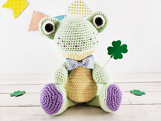 Ravelry: Breccan the Frog pattern by Carolyne Brodie