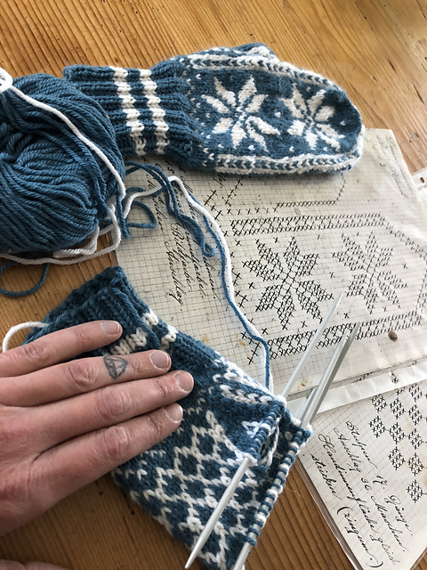 Ravelry: Norwegian Gloves/Mitten Women pattern by Sandra Schneeberger