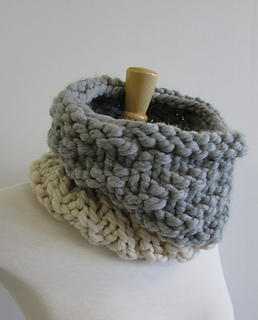Ravelry: Z O O M Cowl pattern by Michele C Meadows