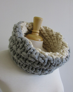Ravelry: Z O O M Cowl pattern by Michele C Meadows