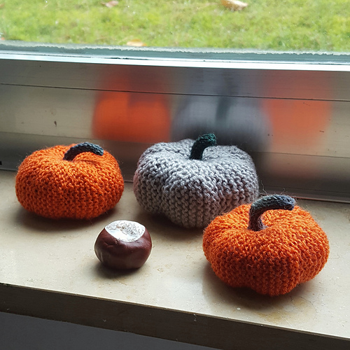 Ravelry: Sideways Pumpkin pattern by Sybil R