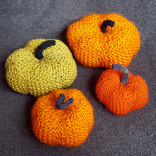 Ravelry: Sideways Pumpkin pattern by Sybil R
