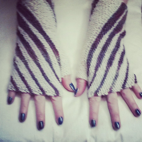 Ravelry: Winding Mitts pattern by Sybil R