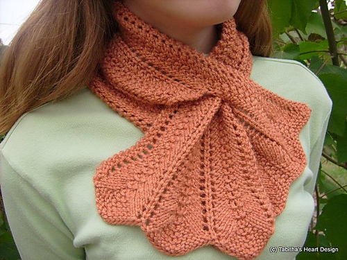 Ravelry: Arwen Keyhole Scarf pattern by Tabitha's Heart