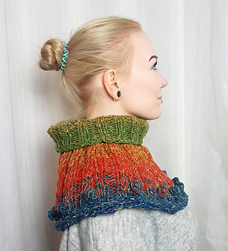 Ravelry: Loop Cowl Holly pattern by Stefanie Bettmann