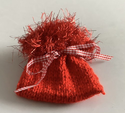 Ravelry: Miniature Christmas Sacks pattern by taffylass knits