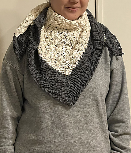 Ravelry: Peaceful shawl pattern by Takako Takiguchi
