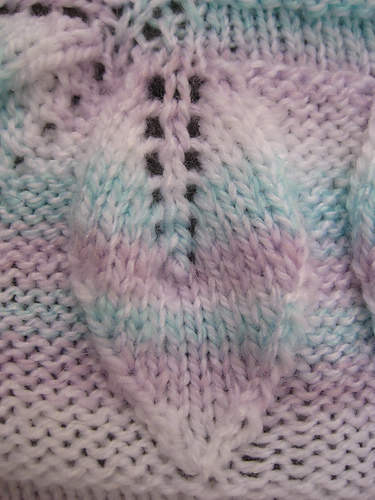 Ravelry: takdpm's Leaf Counterpane Baby Blanket with Applied Leaf Border