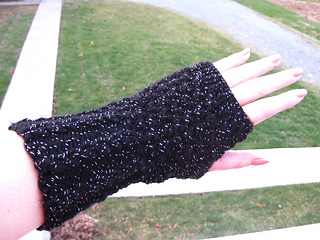 Ravelry: takdpm's Comfy Knit Wristers with cabled cuffs