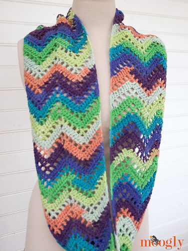 Ravelry: Chevron Lace Infinity Scarf pattern by Tamara Kelly