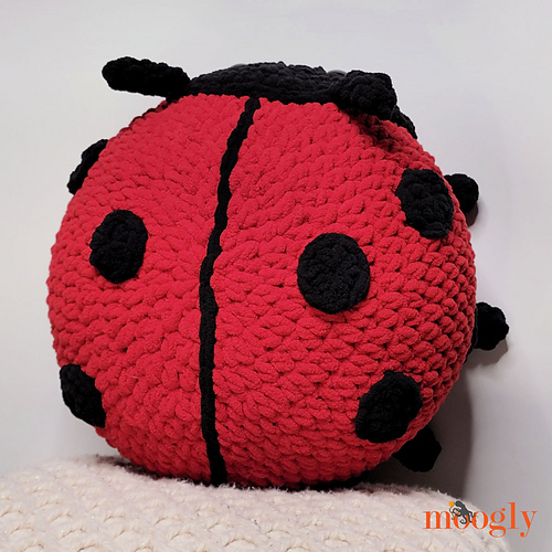 Ravelry: Ladybug Squish pattern by Tamara Kelly