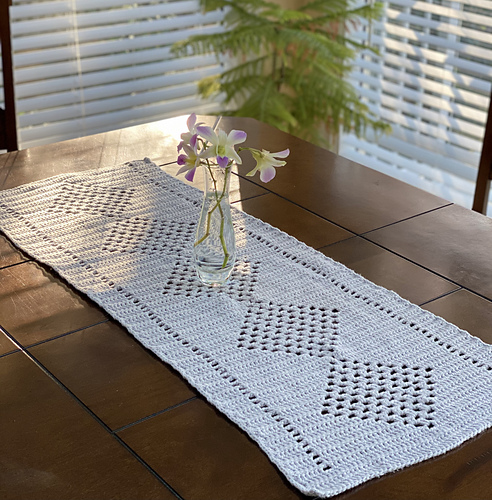 Ravelry: Diamond Table Runner pattern by Doug Speeckaert
