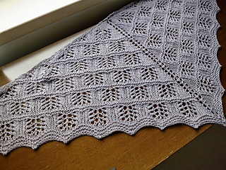 Ravelry: taniaho's simple pretty shawl :: grey