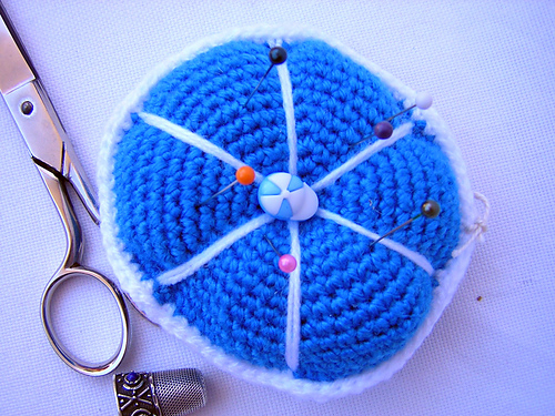 Ravelry: Pincushion Flower pattern by Como tu