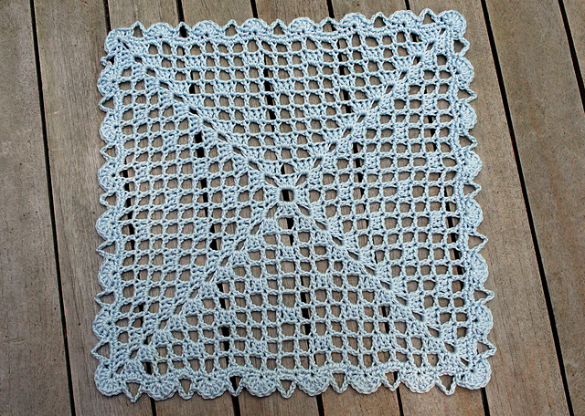 Ravelry: p.4 A Square doily pattern by Hiromi Endo (遠藤ひろみ)