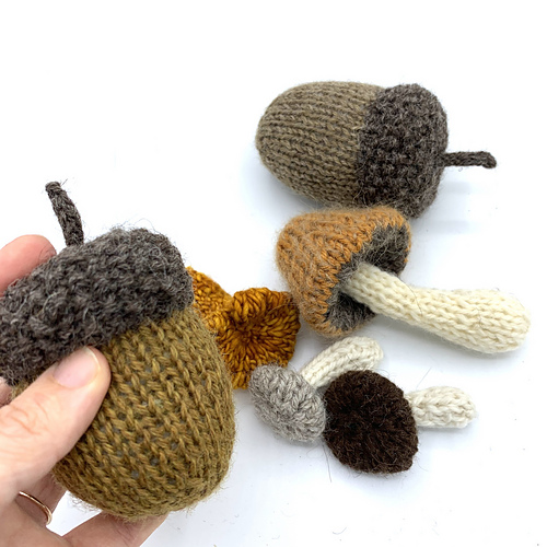 A Free Jumbo Acorn Pattern if you're into that kind of thing : r/knitting