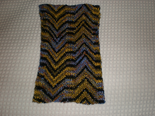 Ravelry: Reverse Chevron Cowl pattern by Iris Schreier