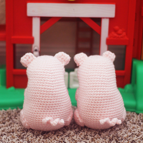 Ravelry: Pig Pudgy Pals pattern by Joni Memmott / BriAbby