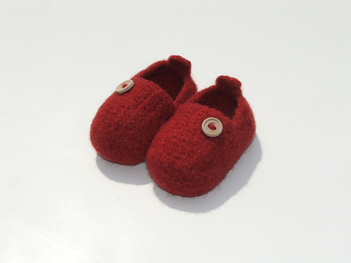 Ravelry: Felted Baby Slip-ons pattern by Tara Schreyer