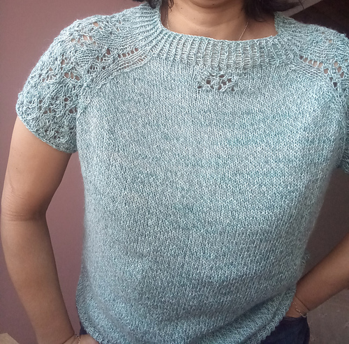 Ravelry: Top Licena pattern by Paulina Castell