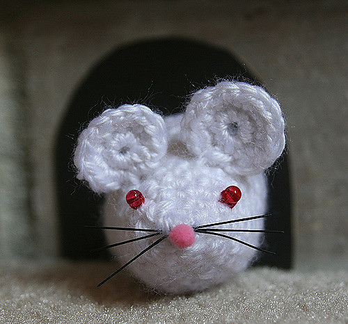 Ravelry: #67g Good-luck rat pattern by Clover Japan