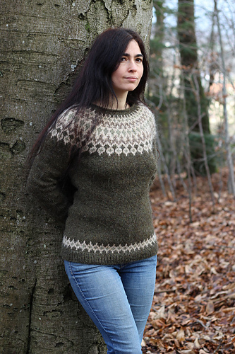 Ravelry: Treysta pattern by Jennifer Steingass