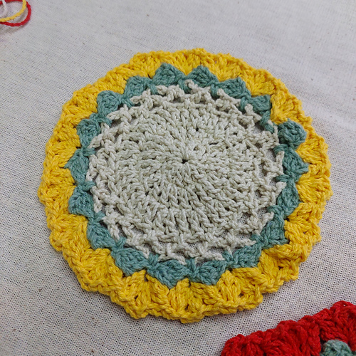 Ravelry: Flower bouquet coaster pattern by Thao Homemade Crochet