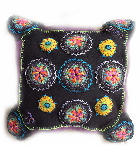 Ravelry: RANDOM SPIKE STITCH PATCH pattern by Sue Pinner