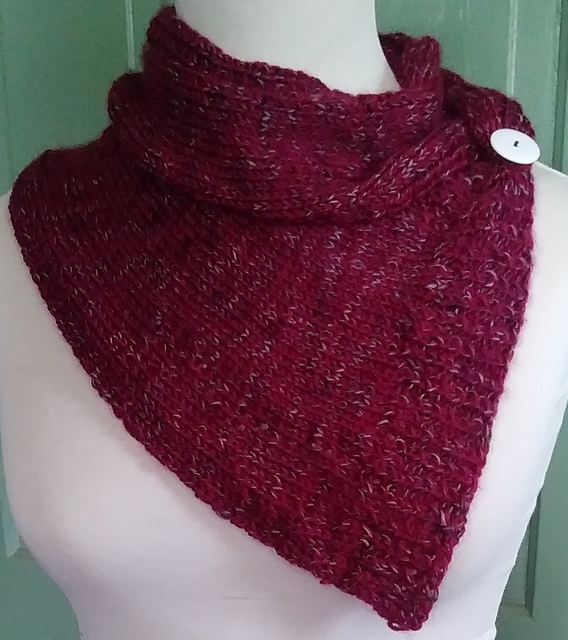 Ravelry: Kiss Crescent Scarf pattern by Kathryn Doubrley-The Answer Lady