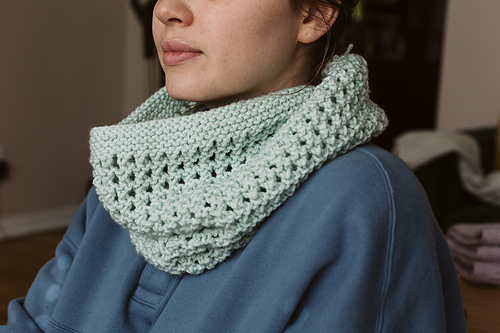 Ravelry: Eyelet Rows Cowl pattern by The Blue Mouse