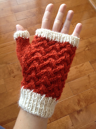 Ravelry: Whipsaw Mitts pattern by Erika Flory