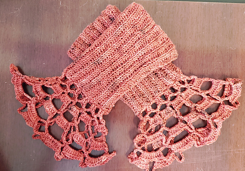 Ravelry: Reversible Gauntlets pattern by Kim Simpson