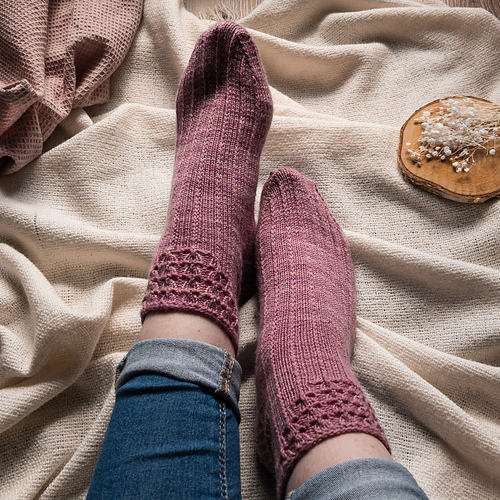Ravelry: Spring Bloom Socks pattern by Izabela Grzybek