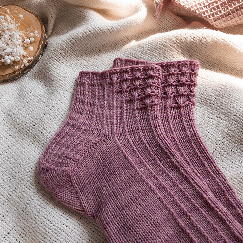 Ravelry: Spring Bloom Socks pattern by Izabela Grzybek