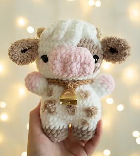 Ravelry: Milly MooBelle the Cow pattern by Leslie Llama