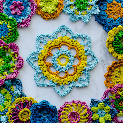Ravelry: 365 Days of Flowers pattern by The Loopy Stitch