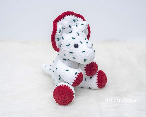 Ravelry: Christmas Tree Cake pattern by Nicole Chase