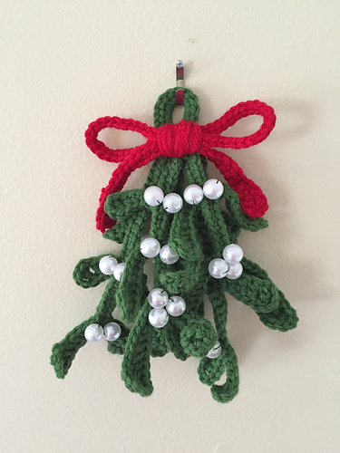 Ravelry: Mistletoe pattern by Jessica Dayon