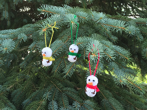 Ravelry: Mini Snowman Ornament pattern by Jessica Dayon