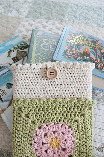 Ravelry: Kindred Spirits Book Sleeve pattern by Stitchberry