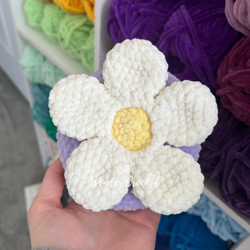 Ravelry: Daisy Coin Pouch pattern by Allison Wonder