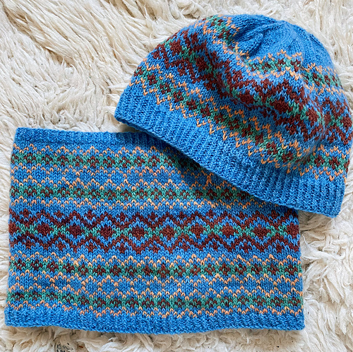 Ravelry: I Smell Snow hat pattern by Jacki Badger