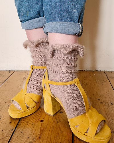 Ravelry: Sharalanda socks pattern by Jacki Badger